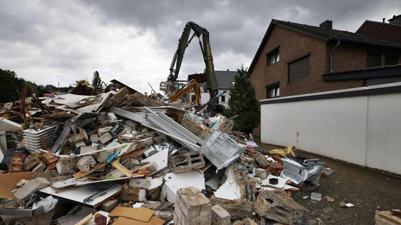 Katastrophen: Erftstadt: Flut-Opfer "stehen vor Trümmern ihrer Existenz ...