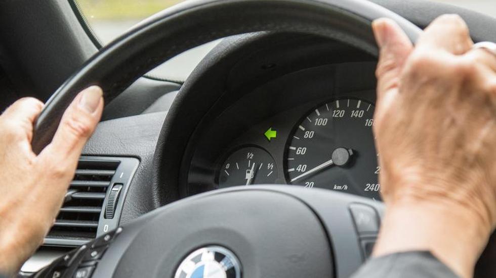 Risiken mindern: Warum richtiges Blinken im Auto so wichtig ist | ZEIT ...