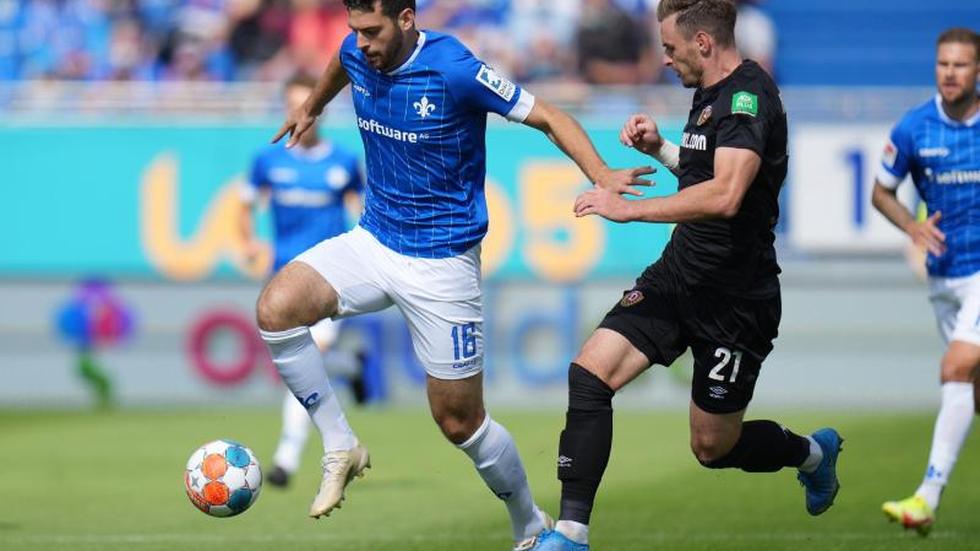 Fußball: "Ganz wichtige drei Punkte": SV98 trotzt frühem Platzverweis ...