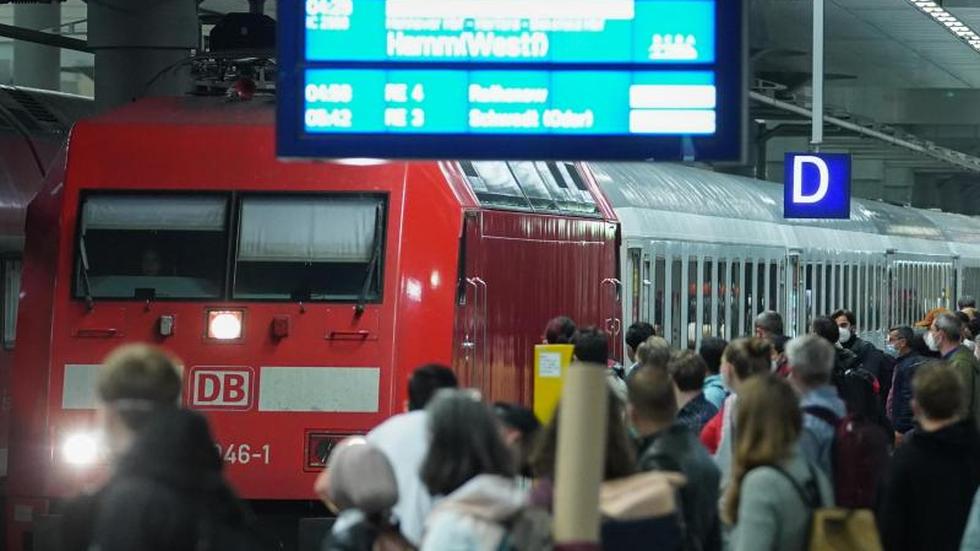 Tarife: Bahn-Gewerkschaft EVG stellt neue Tarifforderungen | ZEIT ONLINE