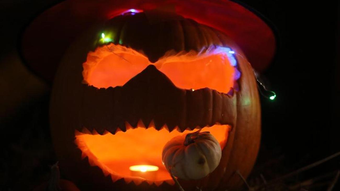 Brauchtum: Hexenmeile und "Bühnenspuk": Hexoween statt Halloween | DIE ZEIT