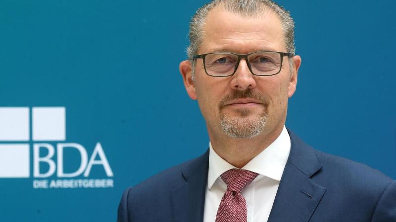 Wirtschaftsinstitutionen: Arbeitgeberpräsident Dulger wiedergewählt ...
