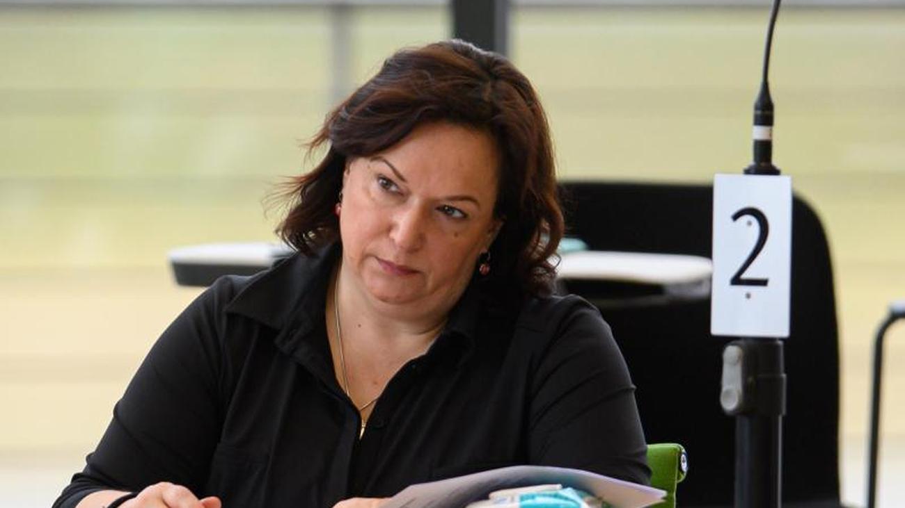 Wahlen: Simone Lang will Landrätin im Erzgebirgskreis werden | ZEIT ONLINE Wahlen: Simone Lang will Landrätin im Erzgebirgskreis werden | ZEIT ONLINE