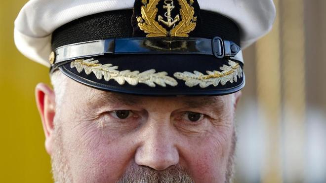 Literatur: "Gorch Fock"-Kapitän: Der Marine fehlt es an Nachwuchs | DIE ...