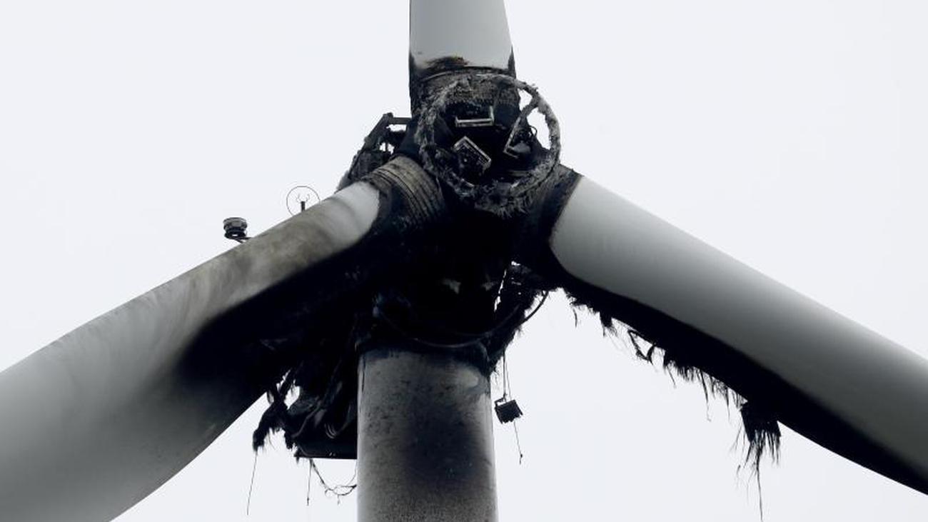 Brände: Windrad oben "kontrolliert abgebrannt": 500.000 Euro Schaden ...
