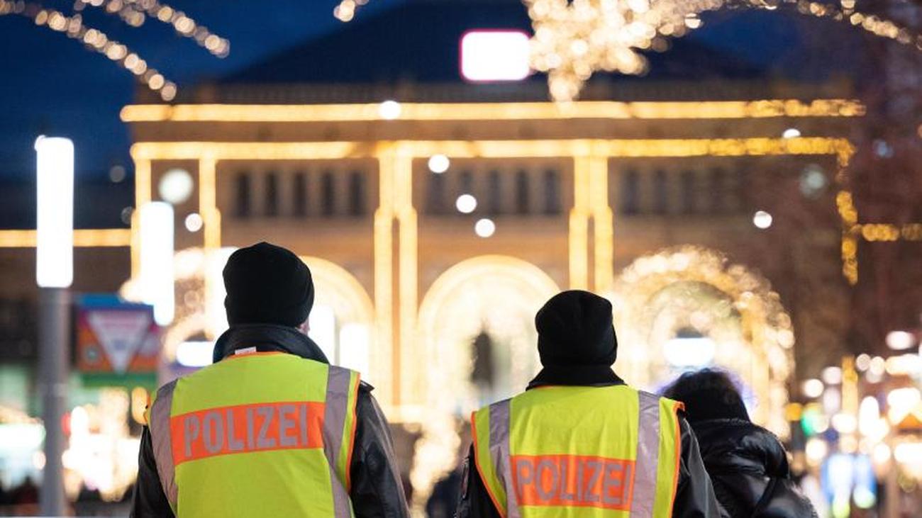 Kriminalität: Zivilfahnder verhaften gesuchten Straftäter im ...