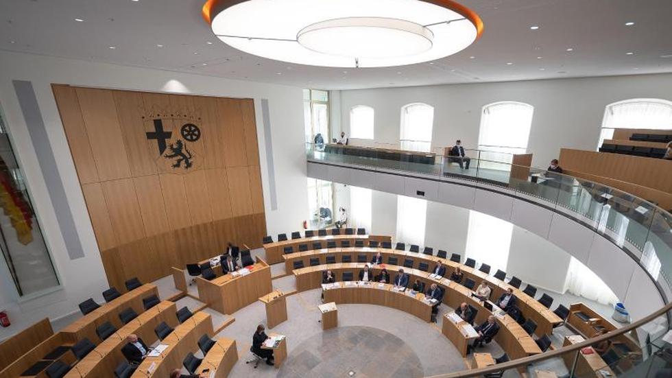 Landtag: "Montagsspaziergänge": Landtag Rheinland-Pfalz debattiert ...