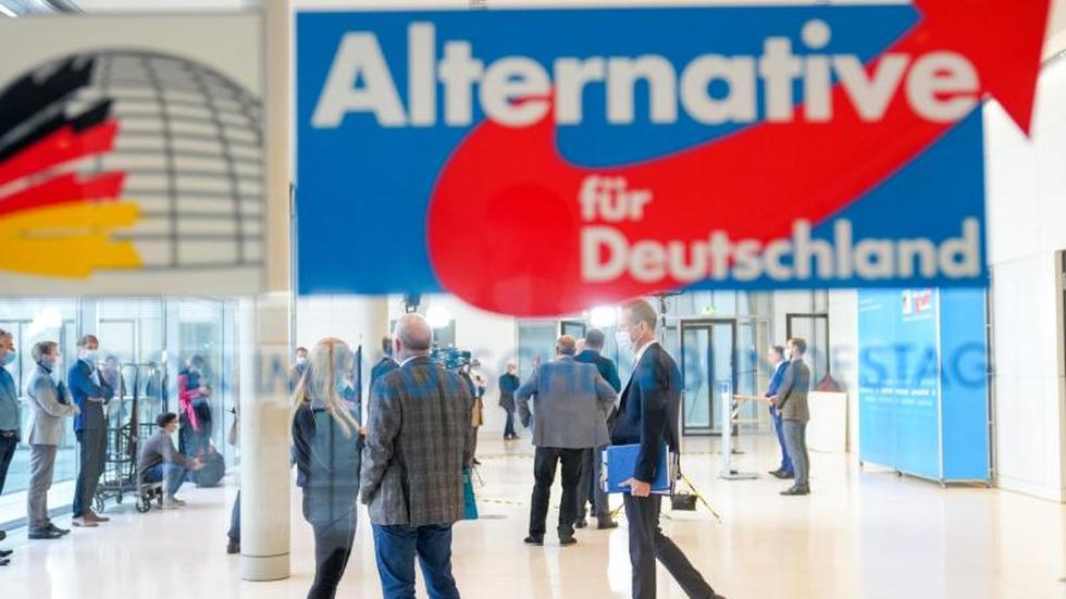 Studie: Institut: AfD-Engagement sollte für Beamte Folgen haben | ZEIT ...