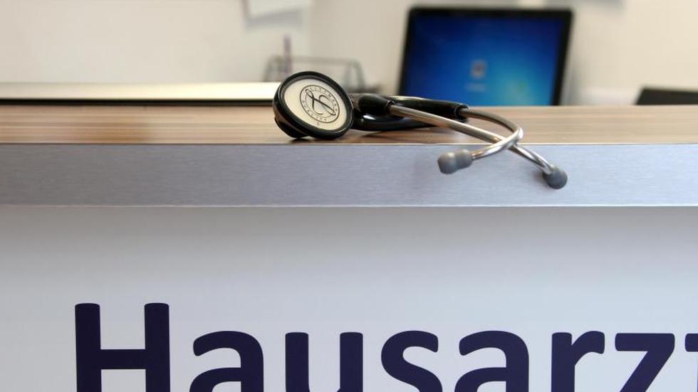 Corona-Pandemie: RKI: 320.000 Arztbesuche wegen Covid-19 in einer Woche ...