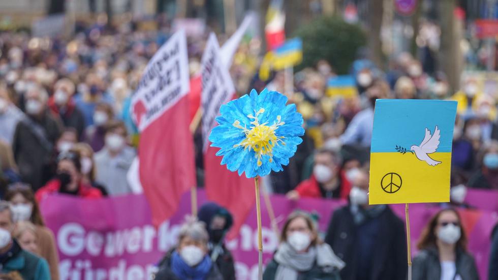 Friedensdemo: Tausende demonstrieren in Frankfurt gegen den Krieg ...