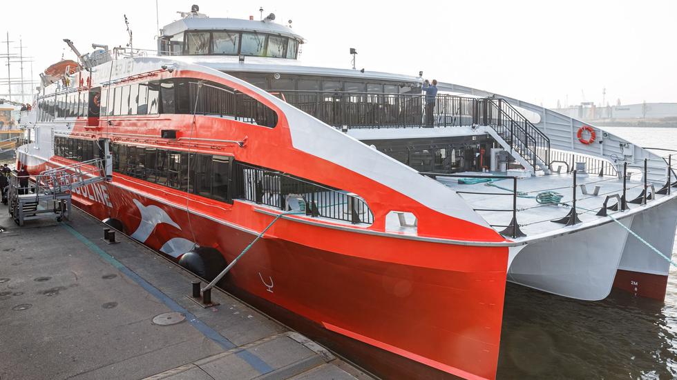 "Halunder Jet": Helgoland-Katamaran in neue Saison gestartet | ZEIT ONLINE