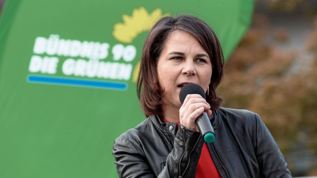 Wahlkampf: Laute Zwischenrufe bei Baerbock-Auftritt in Ahrensburg ... Wahlkampf: Laute Zwischenrufe bei Baerbock-Auftritt in Ahrensburg ...