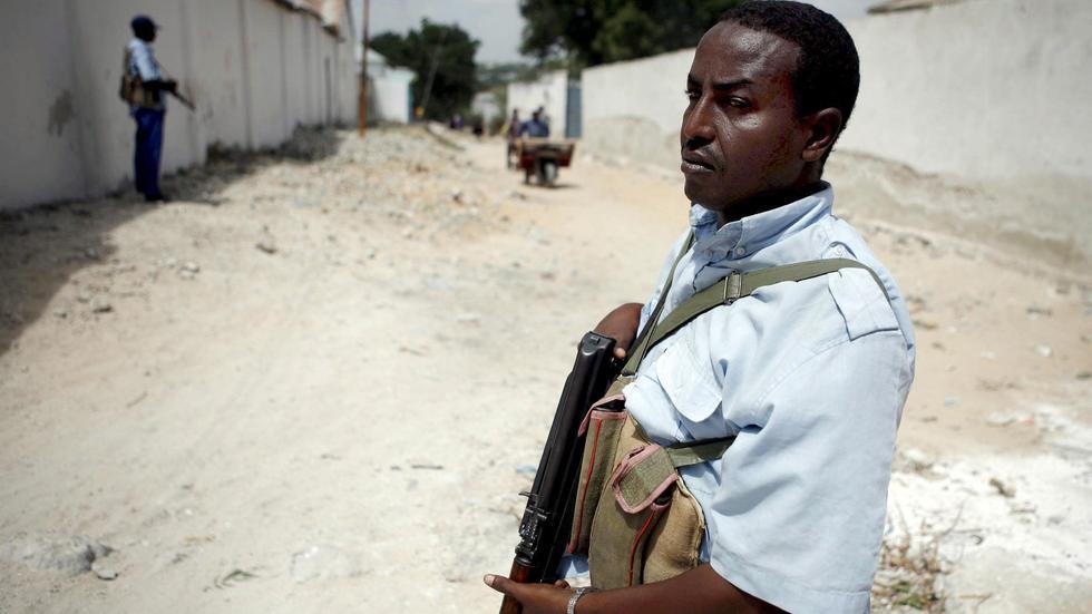 Terrorismus: Somalia: Tote bei Al-Shabaab-Anschlag auf Militärbasis ...