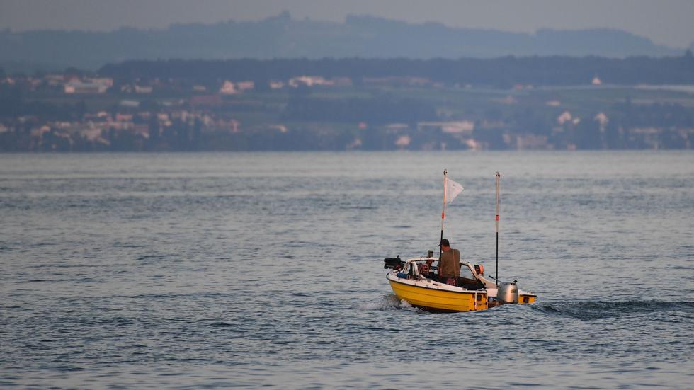 Friedrichshafen: Kampfmitteltaucher bergen Weltkriegsbomben aus dem ...