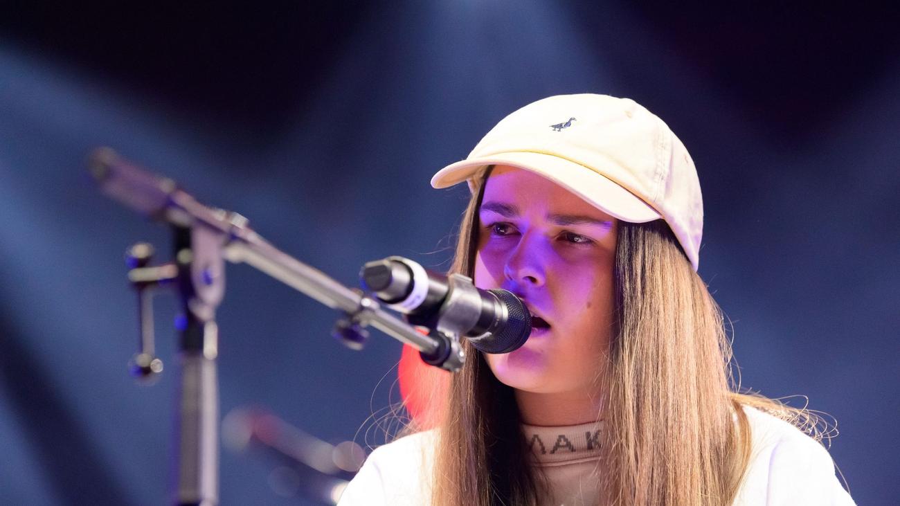 Musik: Sängerin Luna mit "Bunte"-Musik-Talentpreis geehrt | ZEIT ONLINE