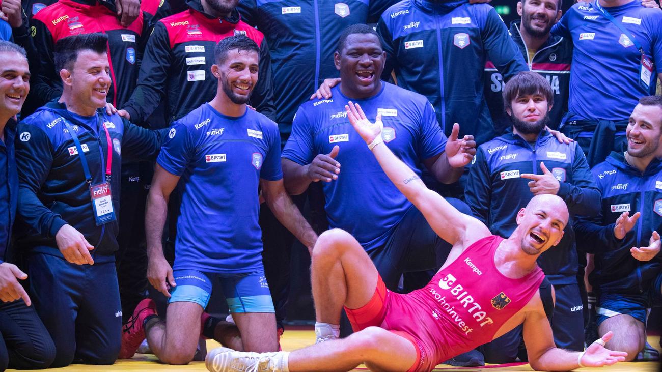 Ringen: Ex-Weltmeister Stäbler feiert Karriereende mit Ringer-Show ...