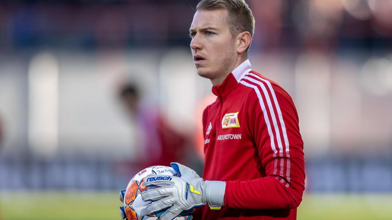 Bundesliga: Neuer Vertrag: Torwart Busk bleibt doch bei Union Berlin ...