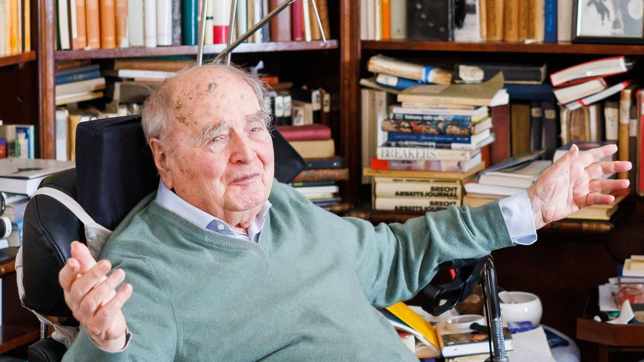 Literatur: Schriftsteller Walser überlässt Literaturarchiv seine Werke ...