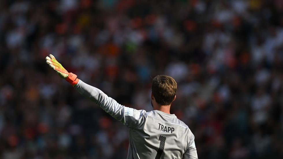 Transfermarkt: Nationaltorwart Trapp bleibt der Eintracht treu | ZEIT ...