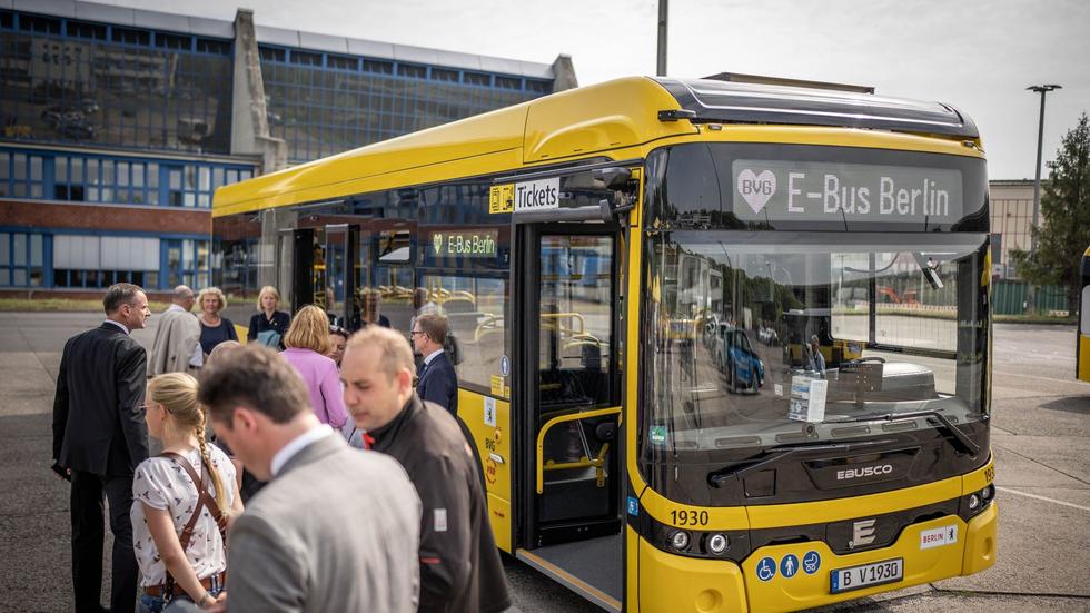 Verkehrswende: BVG präsentiert neue Elektrobusse für die Hauptstadt ...