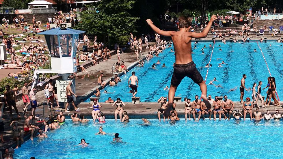 Freizeit: Bäderland zieht Freibad-Bilanz: "Kuriose Saison" | ZEIT ONLINE