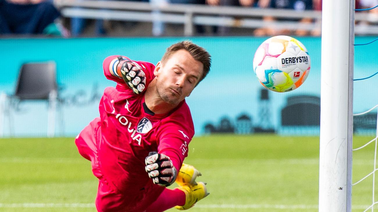 Bundesliga: Bochums Torwart Riemann im Teamtraining nicht dabei | ZEIT ...