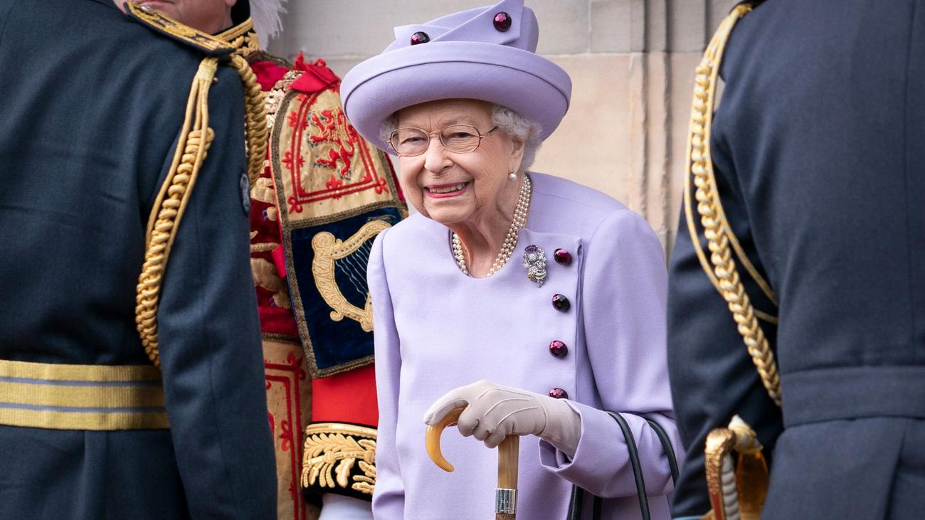 Britisches Königshaus: Großbritannien hält den Atem an - wie geht es ...