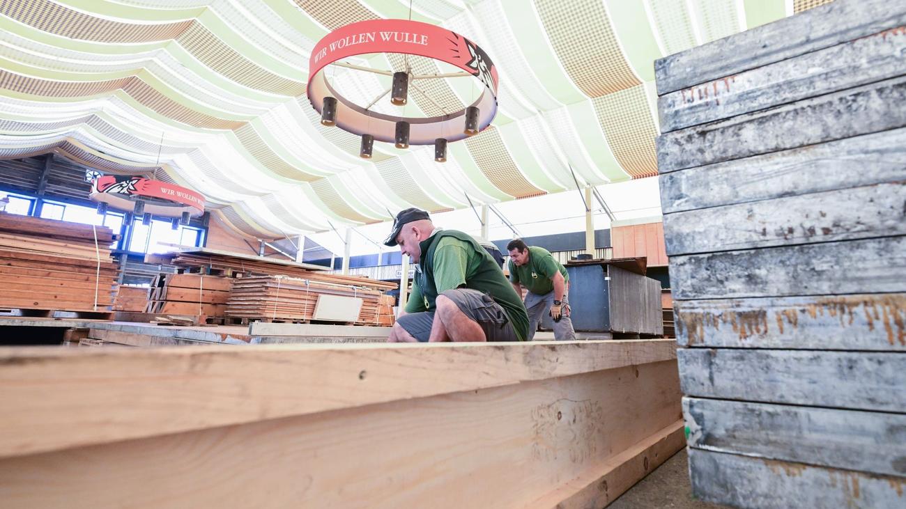 Volksfest: Der Aufbau auf dem Cannstatter Wasen geht voran | ZEIT ONLINE