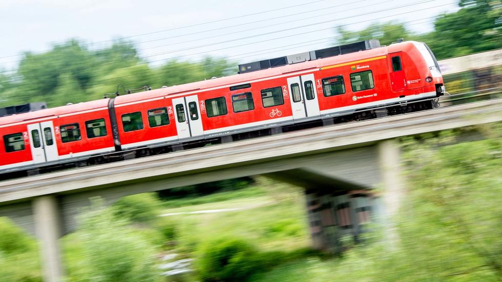 Verkehr: Probleme der S-Bahn Hannover: Betreiber soll zahlen | ZEIT ONLINE