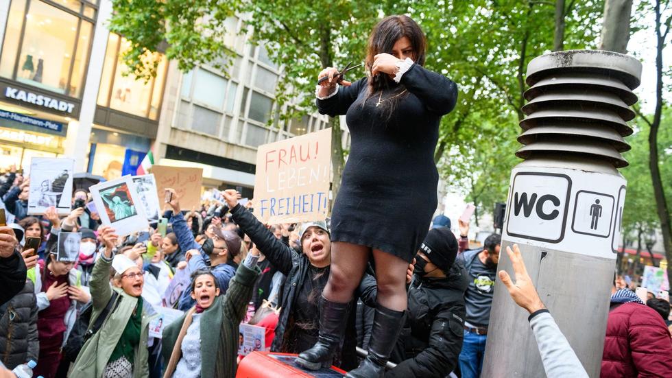 Proteste: Kundgebungen gegen iranisches Regime in Hamburg und Berlin ... Proteste: Kundgebungen gegen iranisches Regime in Hamburg und Berlin ...