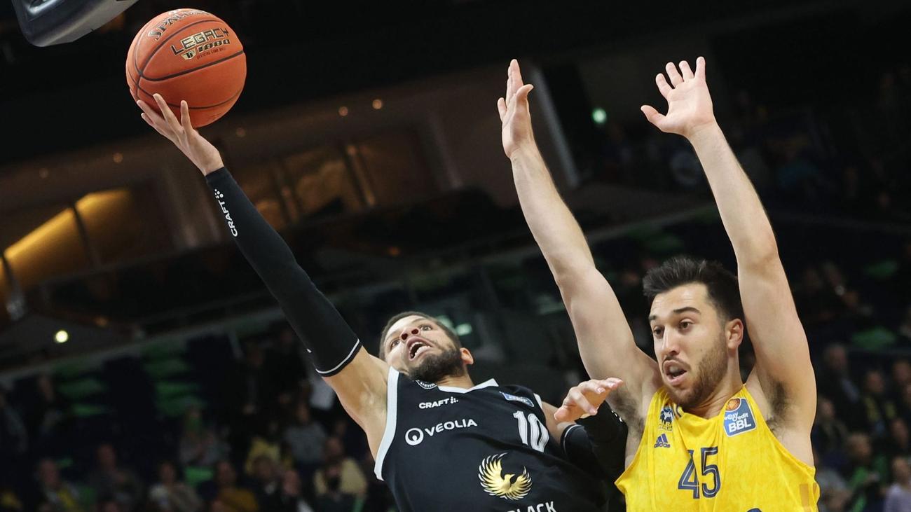 Basketball Bundesliga: Enger BBL-Auftakt: Towers verpassen Sieg bei ...