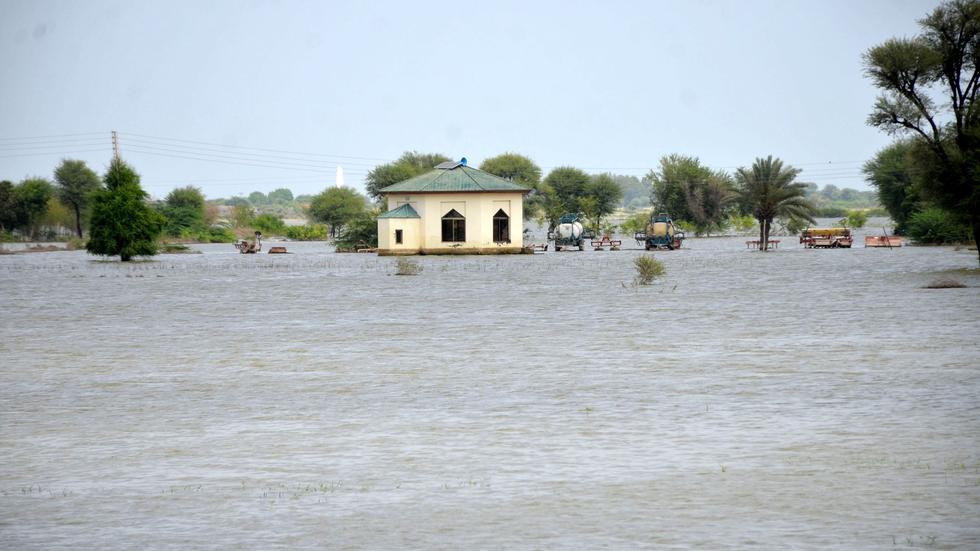 Katastrophe: Pakistan fehlen Mittel zur Flutbewältigung | ZEIT ONLINE