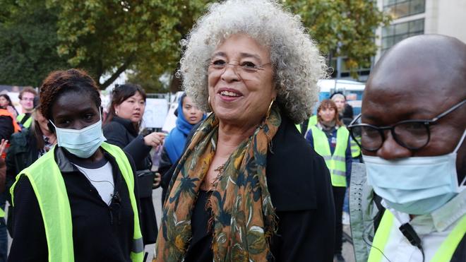 Bürgerrechtlerin : Angela Davis würdigt Frauen bei Protestbewegungen ...
