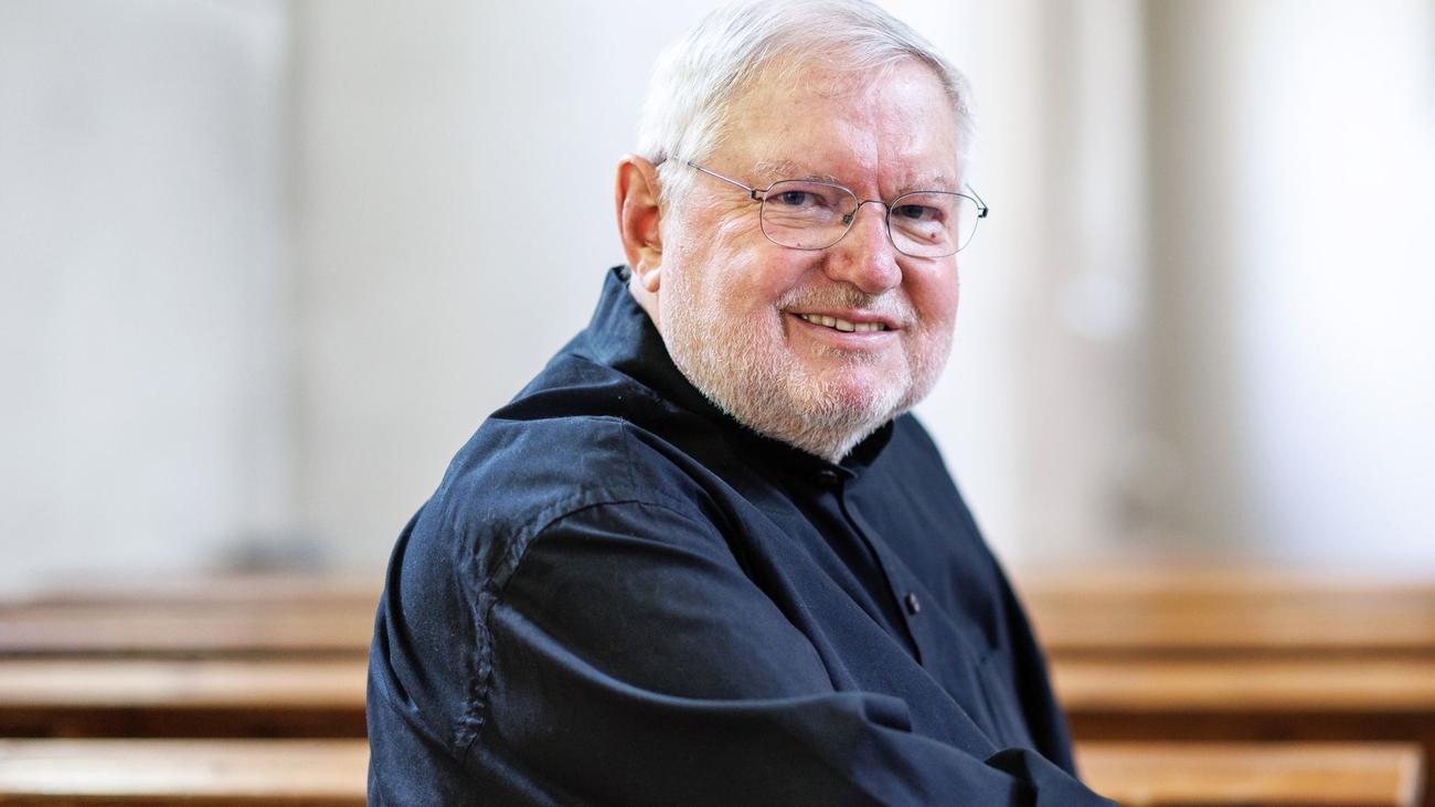 Eheschließung: Ex-Mönch Anselm Bilgri heiratet seinen Mann kirchlich ...