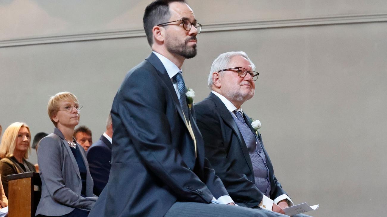 Religion: Ex-Mönch heiratet Mann: Alt-Katholiken als Alternative? | DIE ...