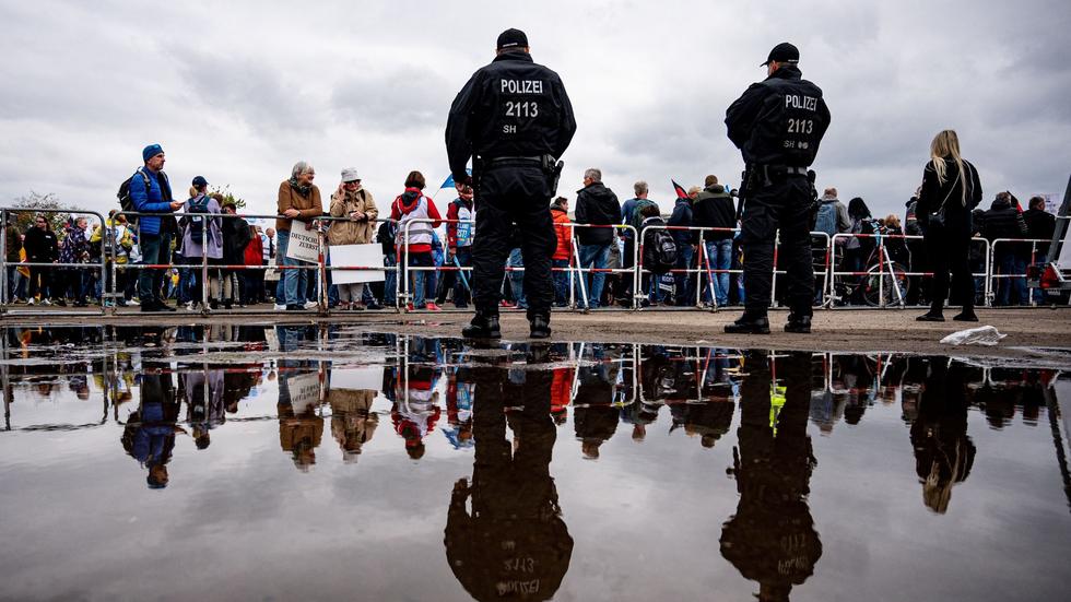 Demonstration: Polizei: Kaum Zwischenfälle bei AfD-Demo in Berlin ...