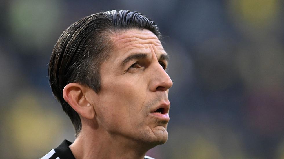 Strittige Szene: Aytekin zu Foul: "Isoliert betrachtet eine Gelbe Karte ...