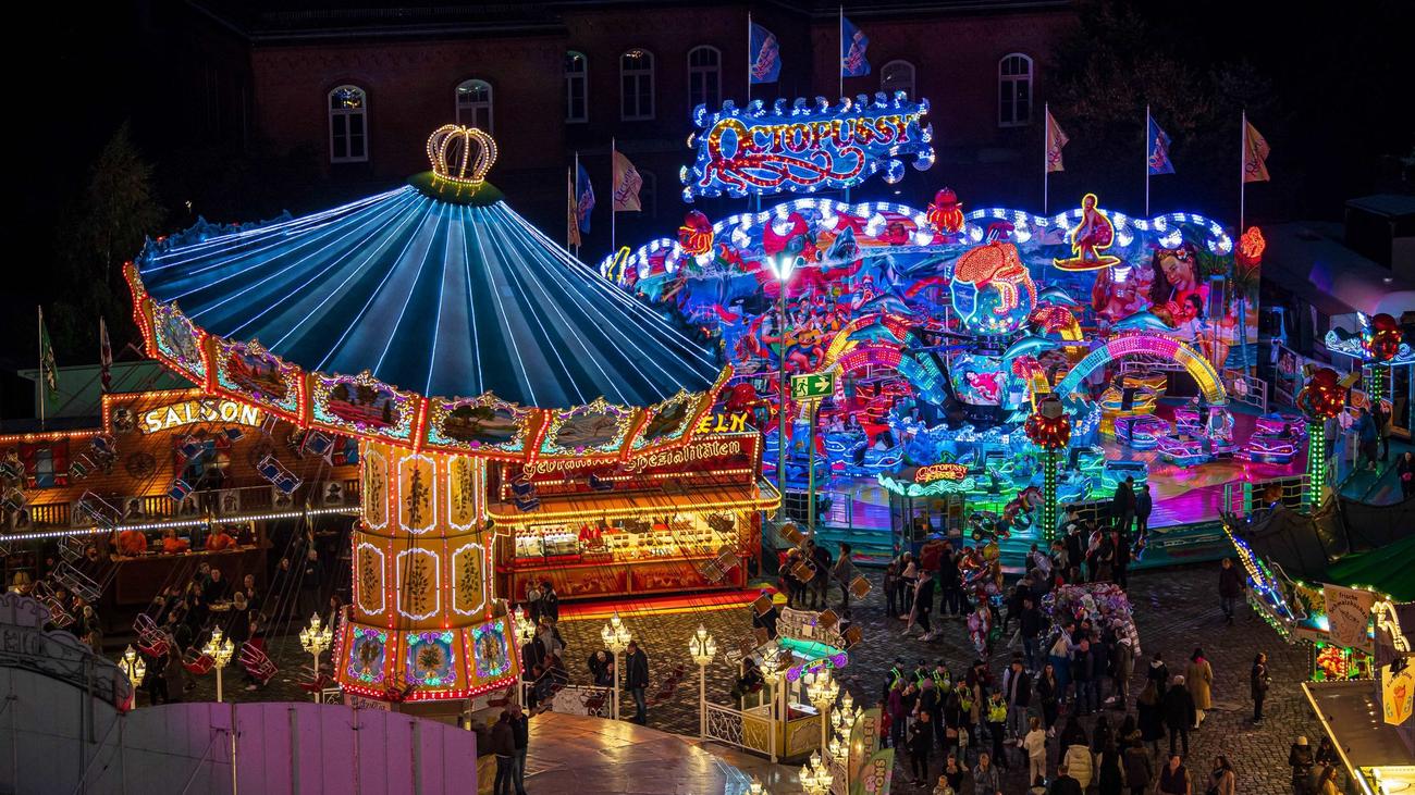 Bremen: Frau auf dem Bremer Freimarkt in Gondel verletzt | DIE ZEIT