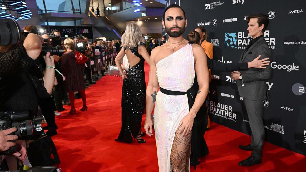 Herbst: Conchita Wurst freut sich über Strickjacke und Schal | ZEIT ONLINE