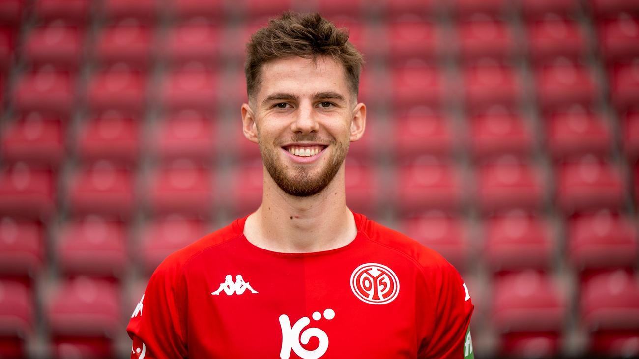 Mittelfeldspieler: Mainzer Stach macht sich Hoffnung auf WM | DIE ZEIT