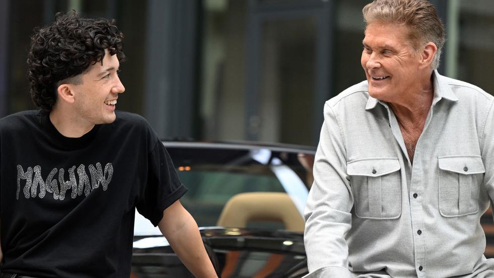 Schauspieler: David Hasselhoff mit K.I.T.T. auf Deutschland-Besuch ...