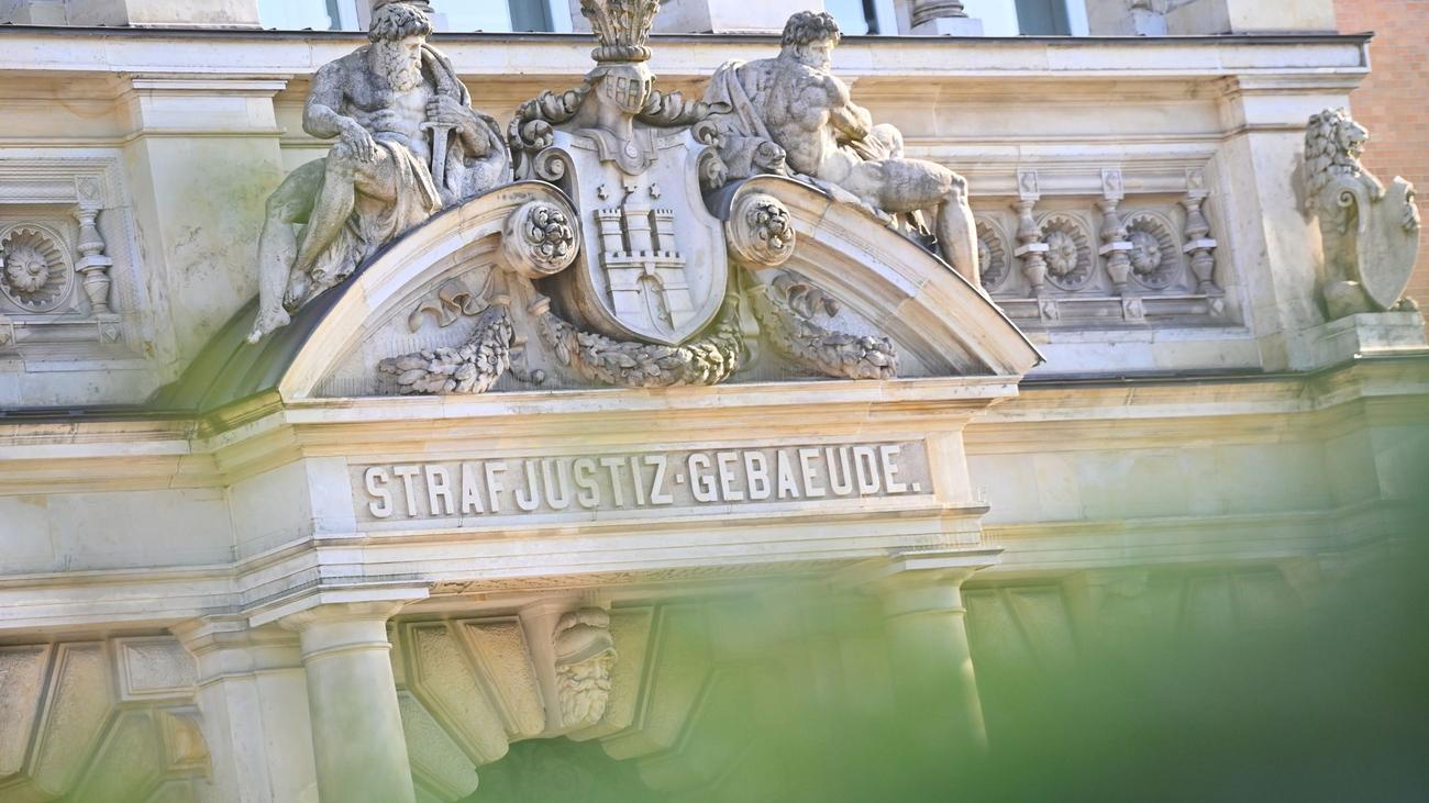 Prozesse: "Z"-Symbol in Heckscheibe: Geldstrafe für Autofahrer | ZEIT ...