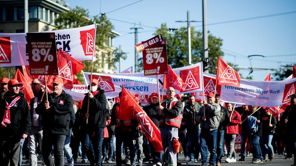 Gewerkschaften: Warnstreiks in Metall- und Elektroindustrie angekündigt | ZEIT ONLINE