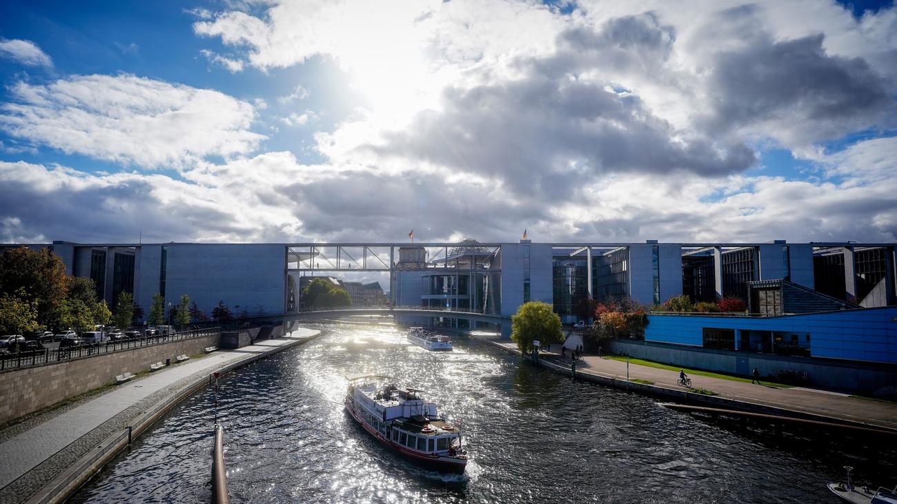 Wetter: Sonniger Herbst: Bis zu 24 Grad in Berlin und Brandenburg | DIE ...