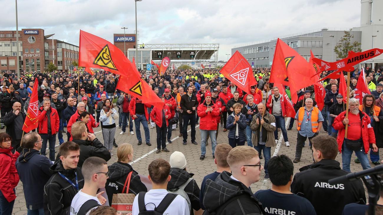 Tarife: IG Metall: 4400 Teilnehmer bei Warnstreiks im Norden | DIE ZEIT