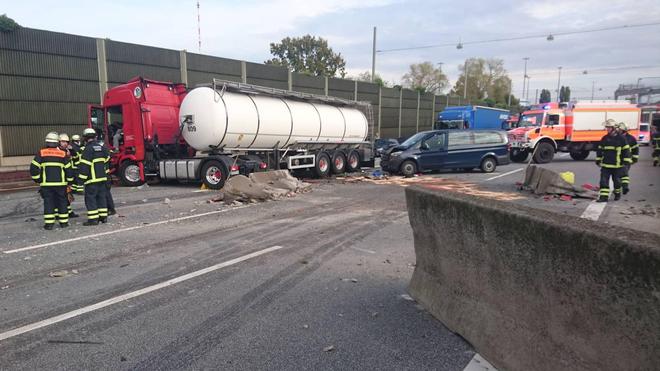 Verkehr: Lange Staus nach schwerem Lkw-Unfall auf der A1 bei Hamburg | DIE ZEIT