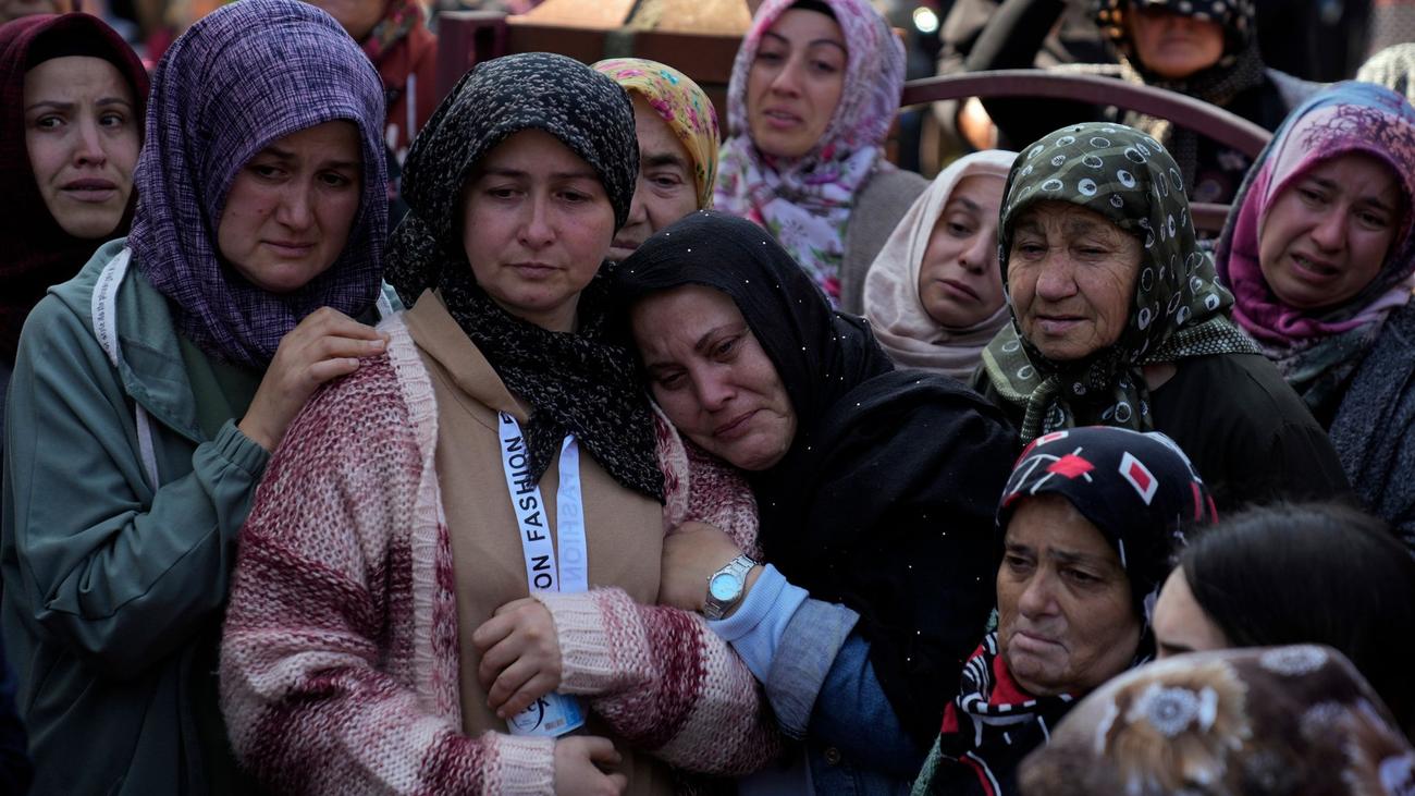 Türkei: Nach Bergwerkskatastrophe: Polizei verhaftet acht Menschen ...