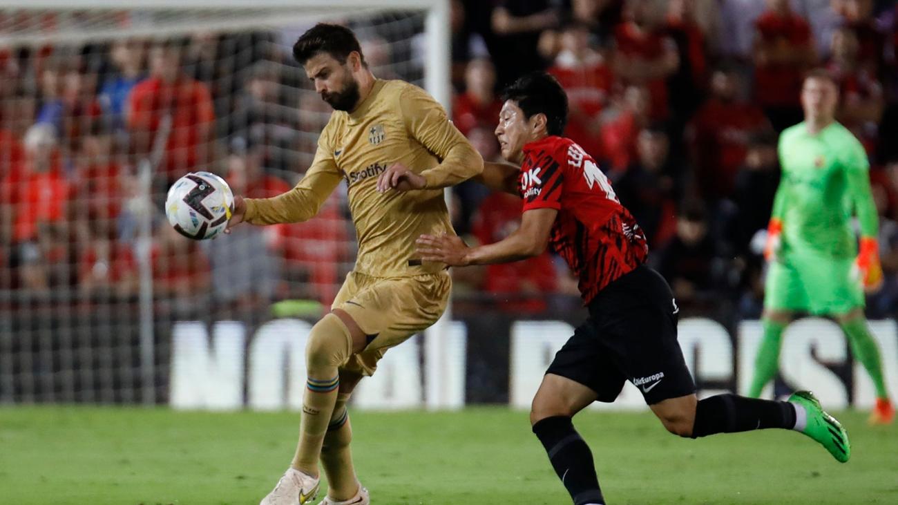 FC Barcelona: Gerard Piqué kündigt überraschend Karriereende an | ZEIT ...