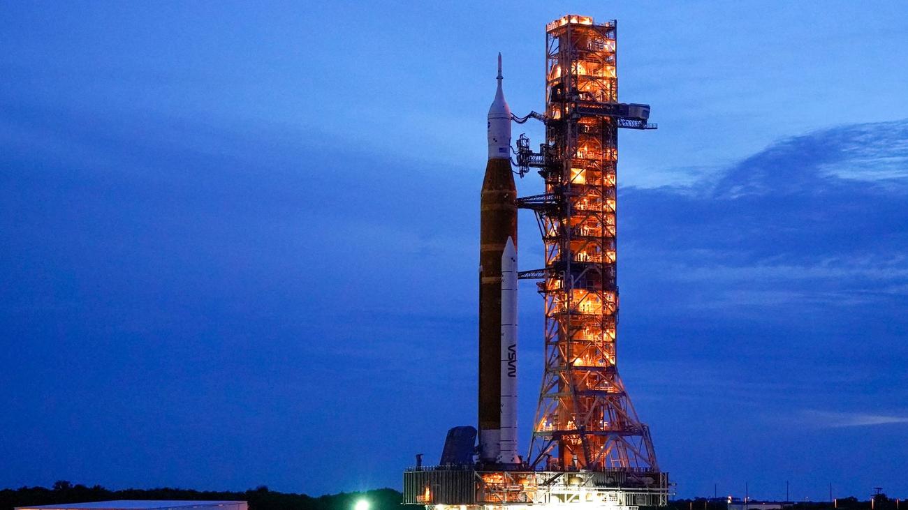 Nasa-Mondmission: Rakete soll für neuen Startversuch zum Startplatz ...
