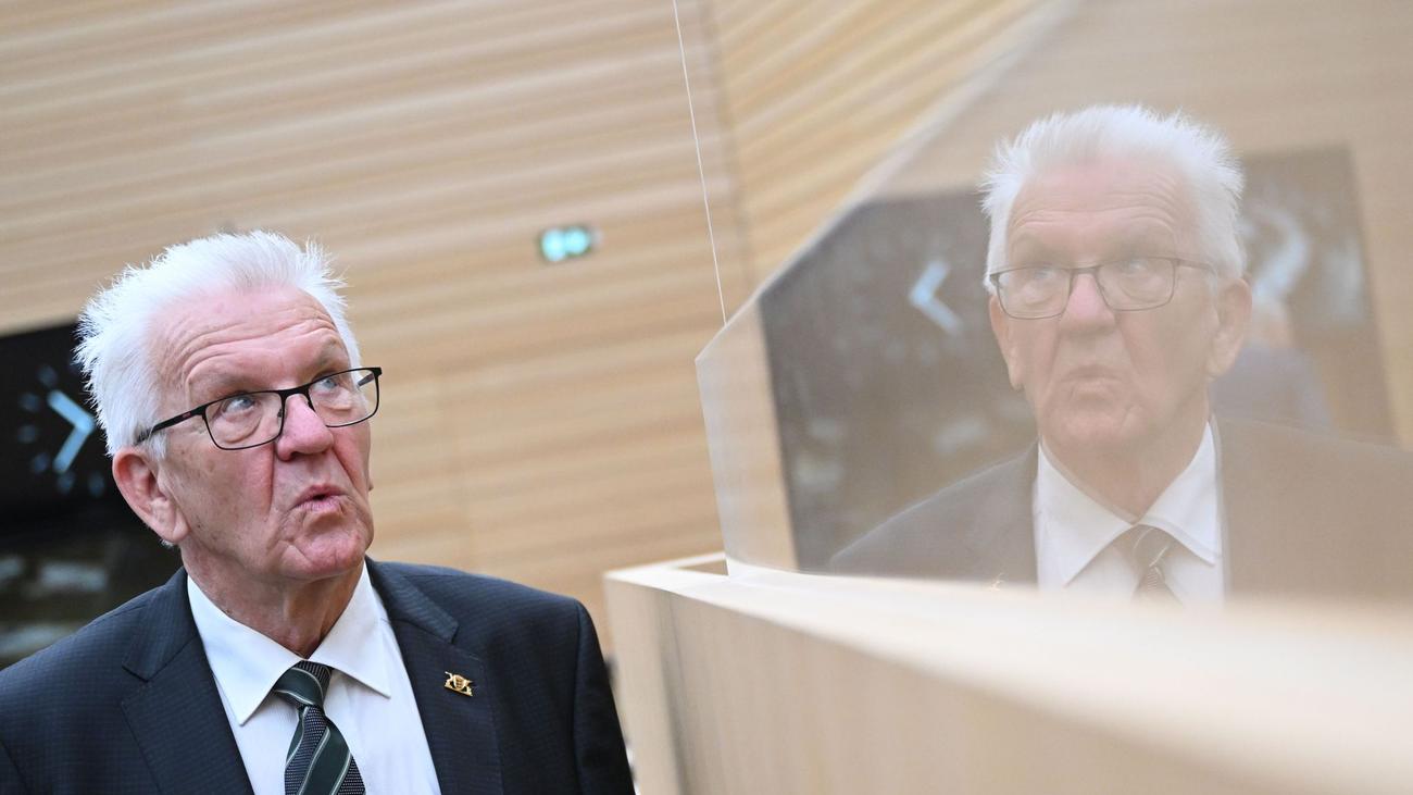 Energiepolitik: Kretschmann: Bau von 1000 Windrädern bis 2026 wäre ...